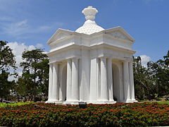Parcs et Monuments à Pondichéry • Le Monument Blanc Aayi Mandapam